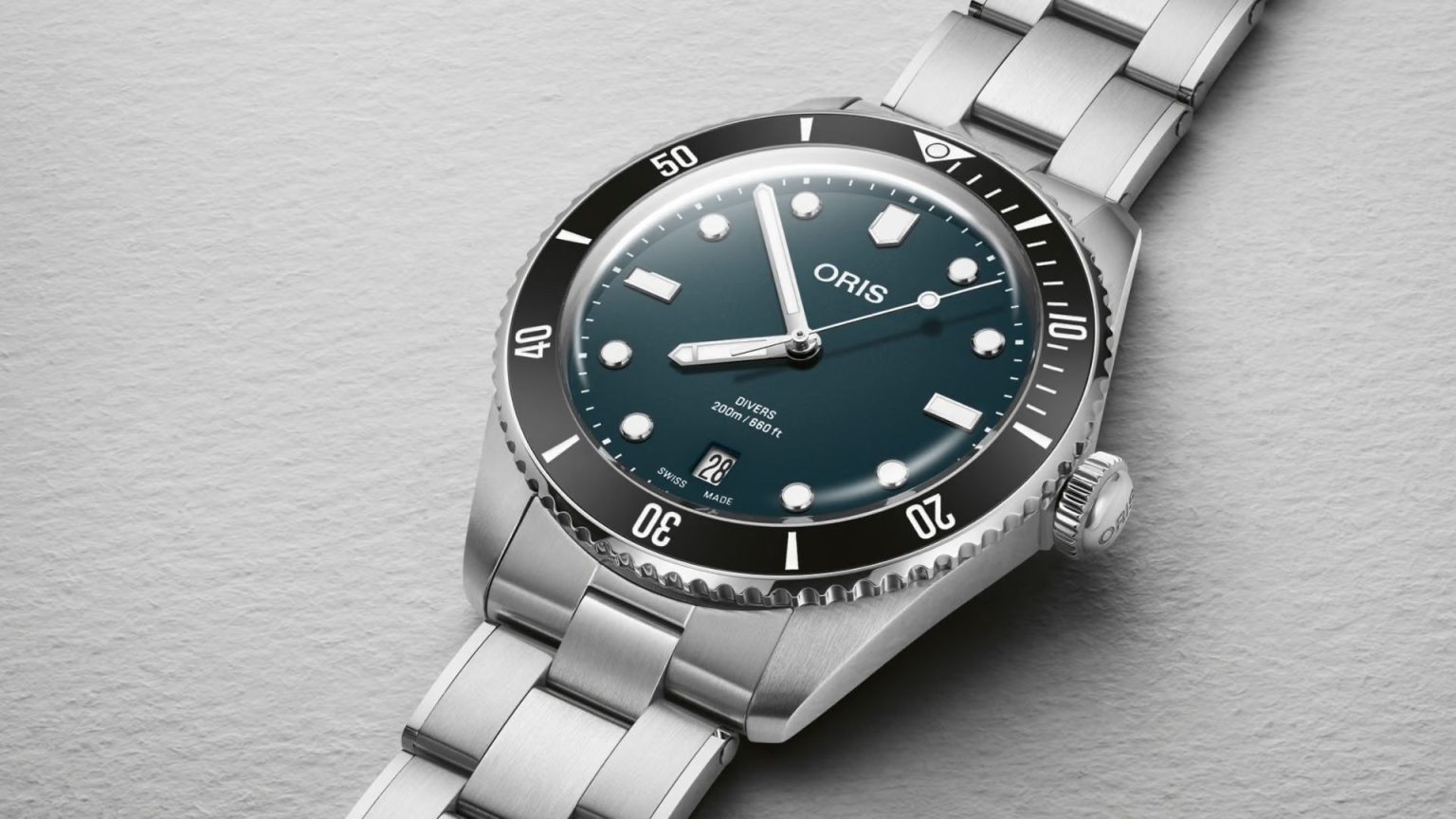 Oris Divers Date: Modern Evolution of a Classic Dive Watch - GrumpyFoot